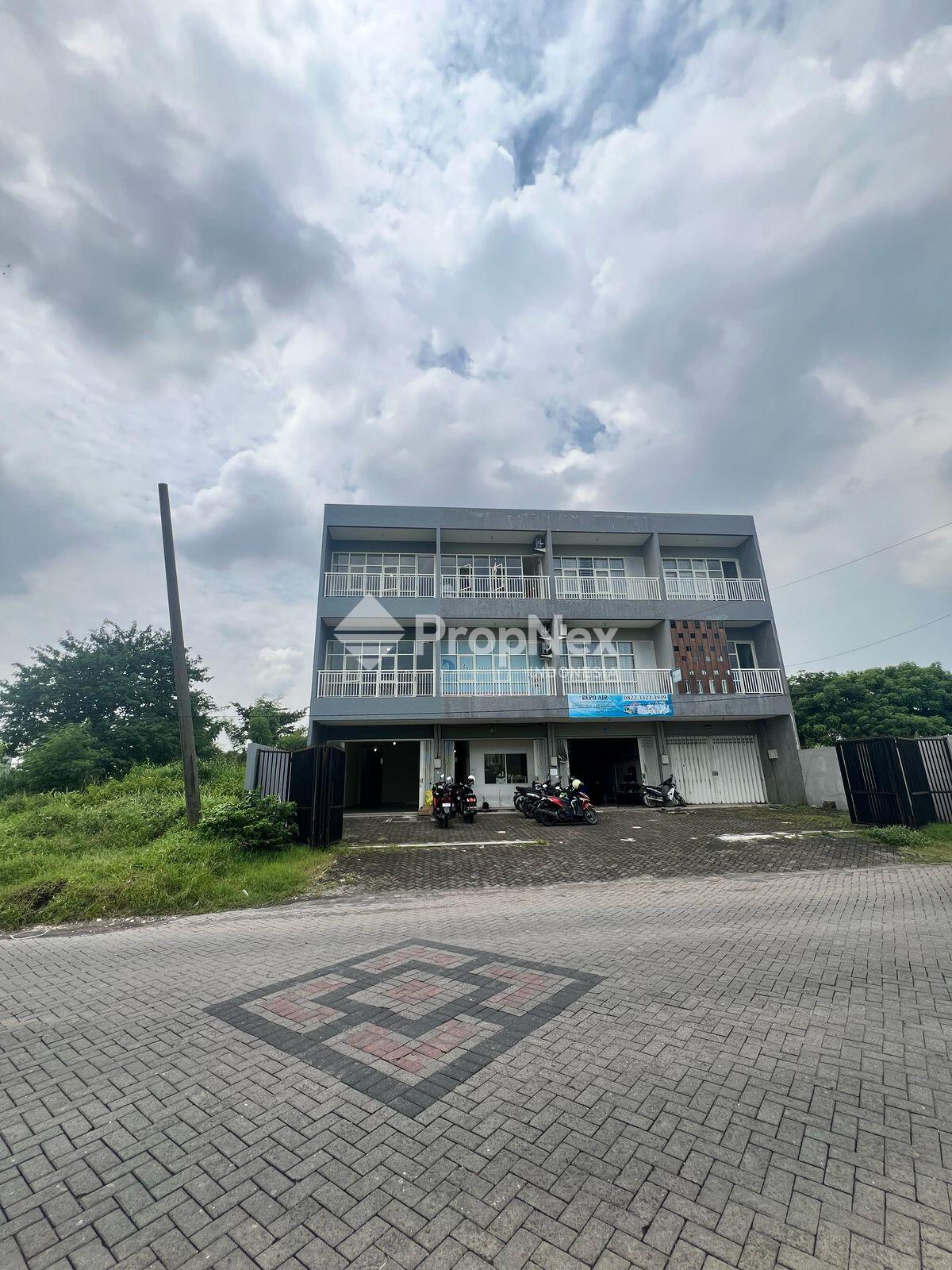 Disewa Ruko - Ruko Dian Istana Surabaya Siap Pakai, Surabaya | PropNex Plus